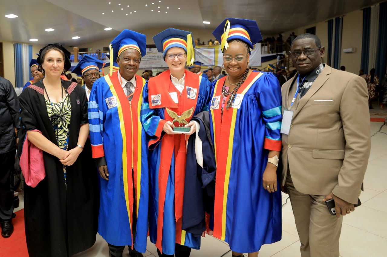 Ann Peeters krijgt eredoctoraat als voorzitter VLIR-UOS | Vrije Universiteit Brussel