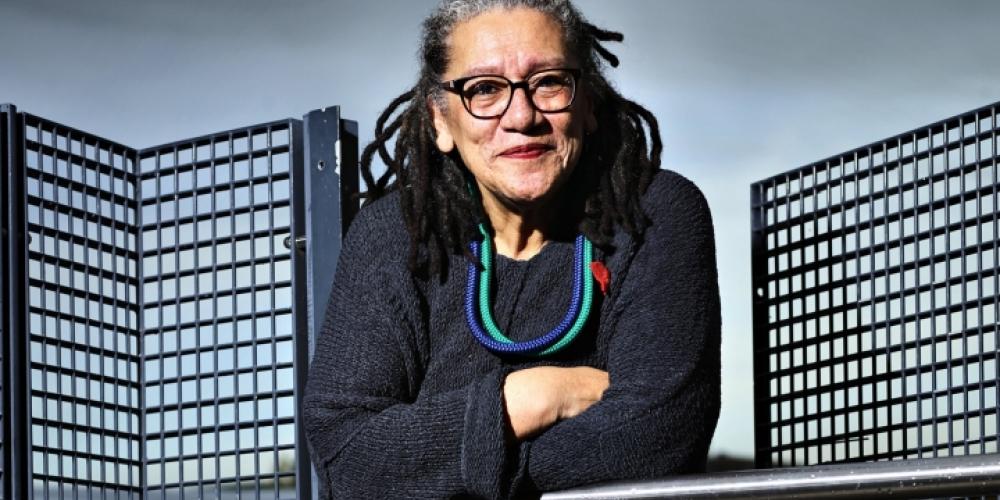 “We moeten onder ogen durven zien dat witte mensen geprivile | Vrije ...